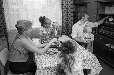 საბჭოთა კავშირი დიდი ხნის წინ დაინგრა მაგრამ ზოგიერთი საბჭოთა მიდგომა ჯერ კიდევ არ აძლევს