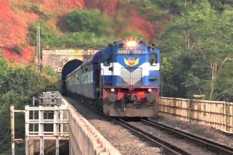 Indian Railways এক কিলোমিটার রেল লাইন পাততে কত টাকা খরচ হয় ভারতীয়