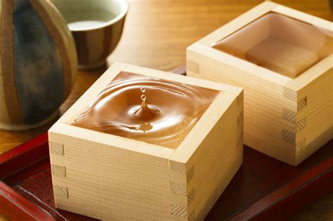 日本清酒图片 木杯里的清酒素材 高清图片 摄影照片 寻图免费打包下载