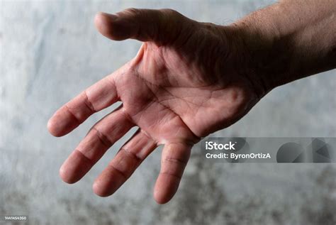 노인의 손 해부학 적 세부 사항 피부 질감 표현 및 수동 언어 일하는 남자의 손 과테말라에 대한 스톡 사진 및 기타 이미지