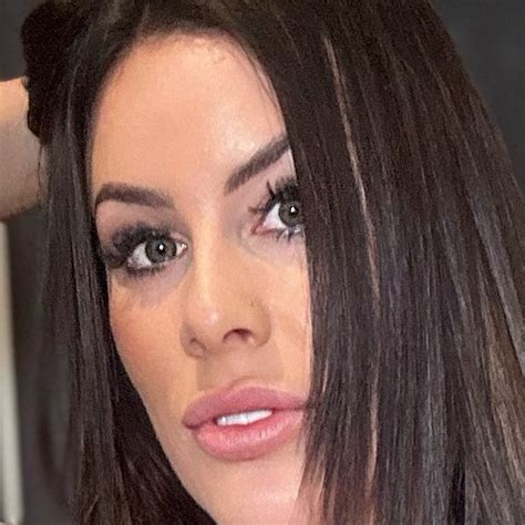 Amydingle Social Manyvids