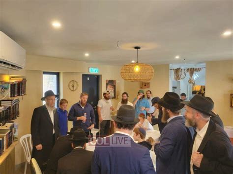 Jerusalem Shul Begins New Sefer Torah