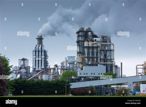 Industrie Schornstein Rauch Uk Fotos Und Bildmaterial In Hoher