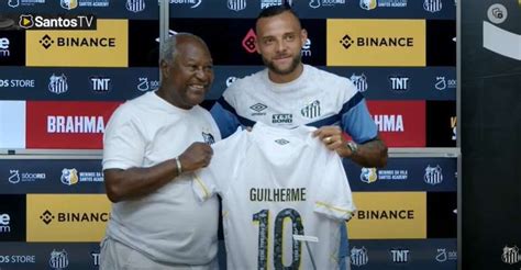 Santos Apresenta O Atacante Guilherme