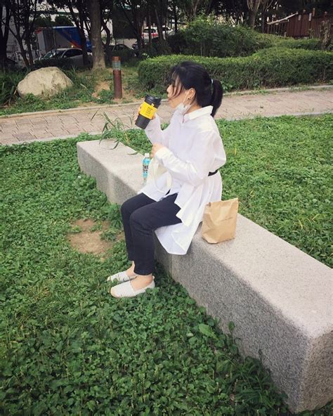 오희정 Ohheejung 벤치에서 빵and커피 먹기 좋은날 냠냠