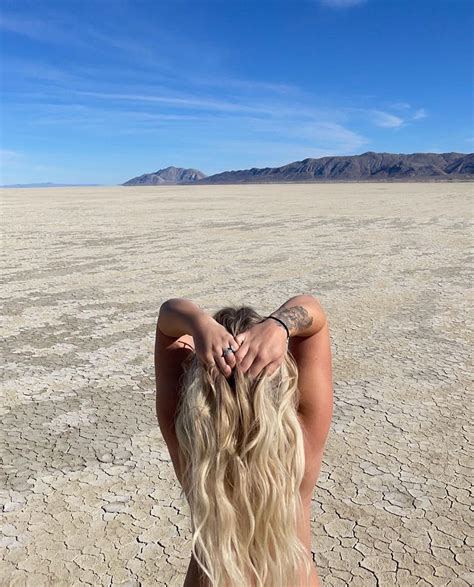 My Links 🖤 • Zonamaeee • Milkshake Website Builder