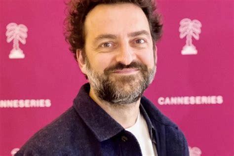 Laurent Laffite Joséphine Japy Qui Sont Les Stars De La Série Tapie Sur Netflix Voici