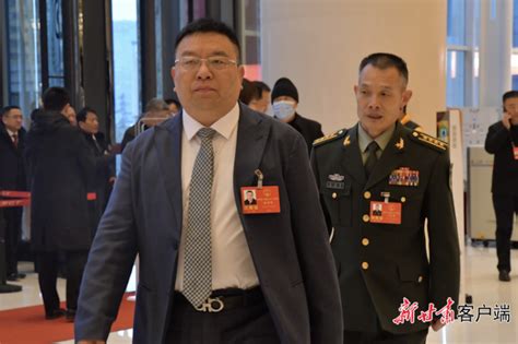 【聚焦甘肃省两会】人大代表满怀信心步入会场