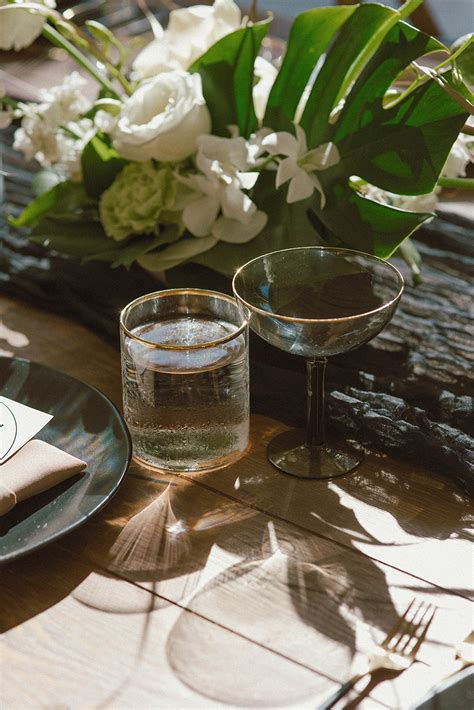 Ashley And Williams Modern Tropical Wedding In San Diego Brides And Weddings Magazine