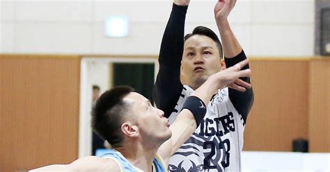 3점 슛 던지는 조승현