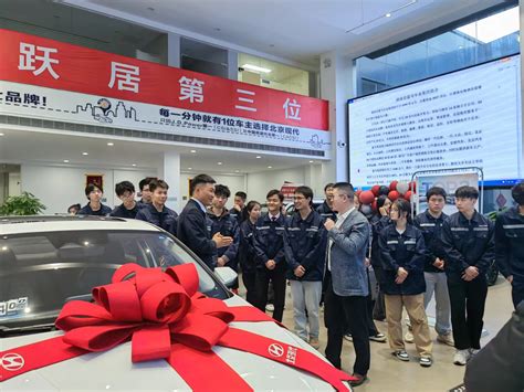 思政小课堂牵手社会大课堂这堂行走的思政直播课不一样