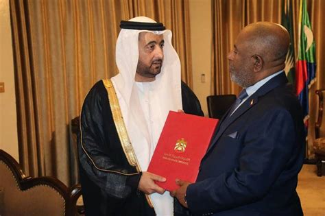 سفير الإمارات يقدم أوراق اعتماده إلى رئيس جمهورية القمر صحيفة الخليج