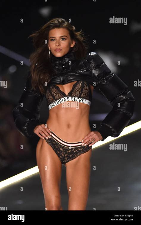 New York Ny Usa 8th Nov 2018 Georgia Fowler On The Runway For 2018