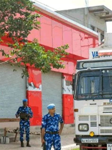 नूंह में पुलिस अलर्ट 55 हिरासत में बजरंग दल के प्रदेश संयोजक नजरबंद