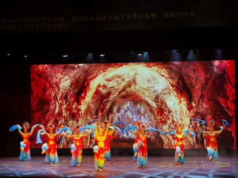 音舞詩畫節目“掀起你的蓋頭來——新疆是個好地方”香港上演 時政 香港中通社