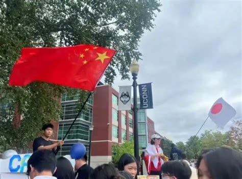 老司机 On Twitter 在国内这样，在外国是这样。