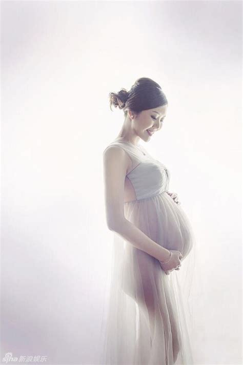 许晋亨前任徐绮雯挺大肚新浪图片