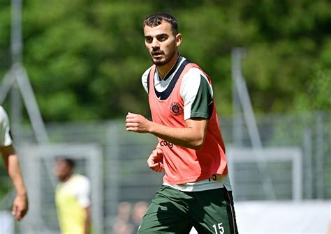 Sinani Startet Bei St Pauli So Macht Sich Der Neue Mann