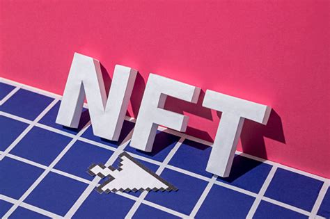 Nft 문자 및 화살표 커서 마우스 인터페이스 블록 체인 기반 암호화 토큰의 최소 개념과 디지털 아트를위한 미래의 혁신 3차원