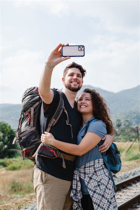 12 Trending Couple Poses For Photoshoot To Preserve The Moment
