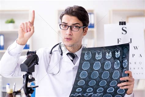 医院工作的医生高清图片下载 正版图片505126547 摄图网