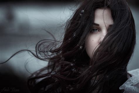 Девушка с черными волосами 80 фото