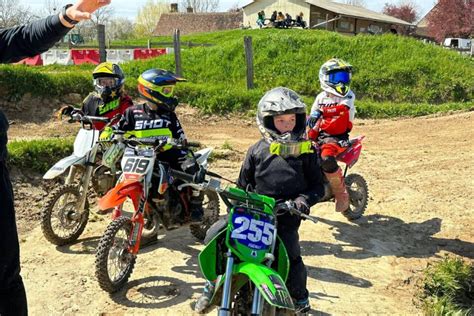 A Saint Germain de la Coudre les enfants sont initiés à piloter une