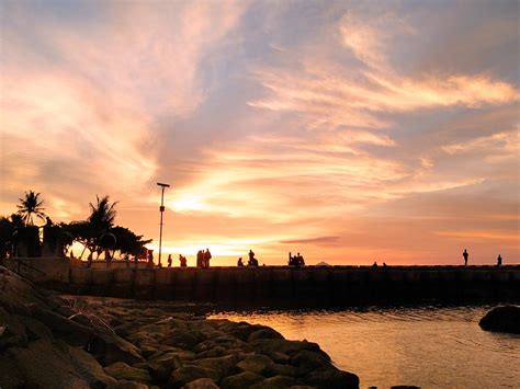 Mercusuar Cikoneng Wisata Sejarah Era Kolonial Di Tepi Pantai Juni 2025