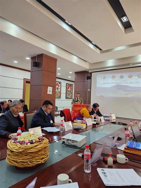 “ХОТОН УГСААТНЫ ТҮҮХ ӨВ СОЁЛ” ЭРДЭМ ШИНЖИЛГЭЭНИЙ ХУРАЛ ГАНДАНТЭГЧЭНЛИН ХИЙДЭД ЗОХИОН