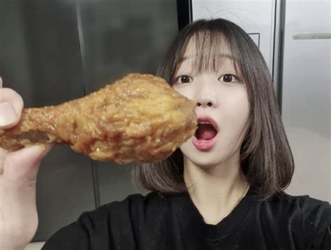 종합 쯔양 40억 뜯기면서도 꾸준히 선행리벤지포르노 고백 전날 2억 기부 네이트 연예