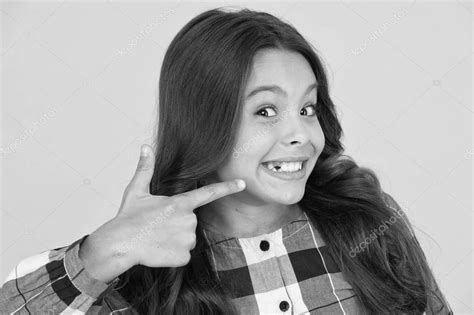 Pérdida de dientes de bebé Los dientes de bebé tienen que caerse para dar paso a que los