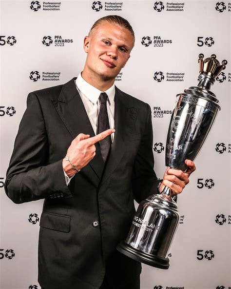 صحيفة السوبر رسميا المهاجم النرويجي إيرلينغ هالاند لاعب الموسم من