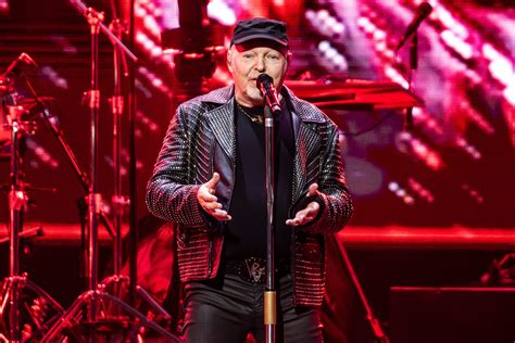 Vasco Rossi In Concerto Annunciate Nuove Date Del Tour 2025 Sky Tg24