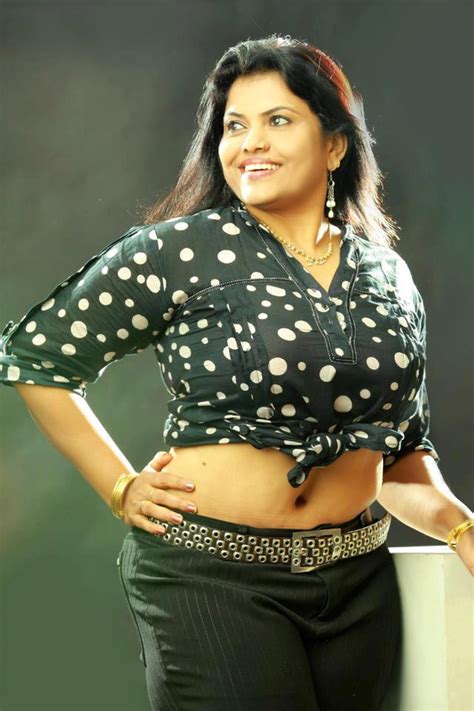 Hot Aunties Aunty Navel Kiss In Half Saree Blouse