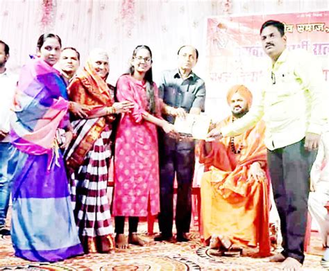 शिवानी गुणवंत विद्यार्थी पुरस्काराने सन्मानित Dainik Lokmanthan