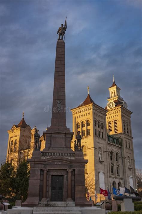 Sunrise Over The Knox County Courthouse And Civil War Memorial