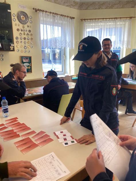 Wissenstest Und Spiel Der Feuerwehrjugend