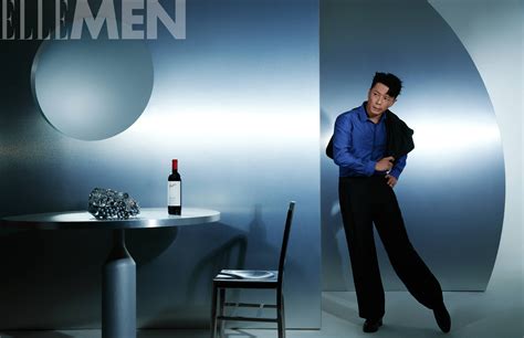 Duan Yi Hong Viste Elegancia De Aires Futuristas Para El Número De