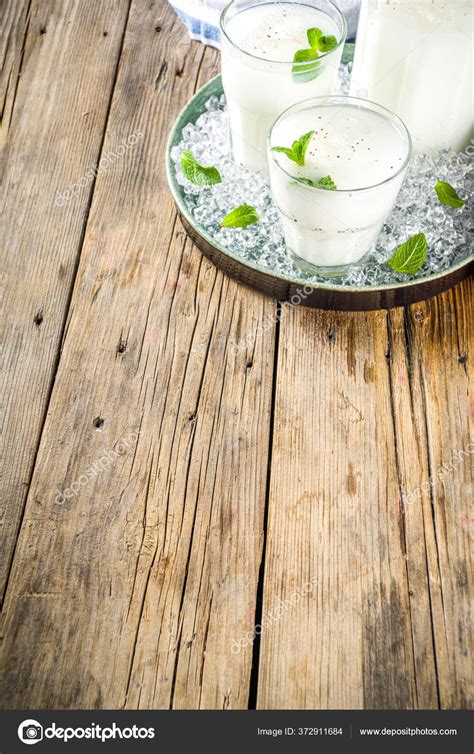 Cold Indian Drink Lassi Iced Coconut Lassi Drink Mint Leaf — Stock