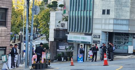 상복 입고 장송곡 쩌렁쩌렁이재용·정의선·오세훈 자택 앞 민폐 시위