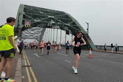 Watch Sunderland 10k Runners Coming Over Wearmouth Bridge