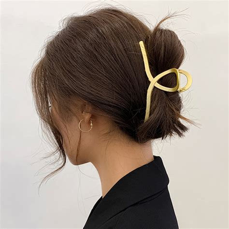 Убираем волосы летом 2021 в хвостик Примеры красивых и трендовых причёсок Мода Стиль и Дзен