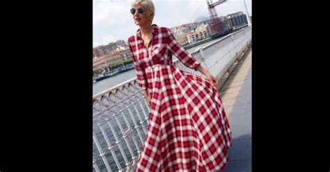 За да изглеждате млади и свежи след 50 години трябва да имате тези 10 неща в гардероба си За