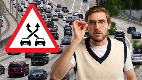 Nowy znak drogowy z dwoma samochodami i skrzyżowanymi strzałkami co