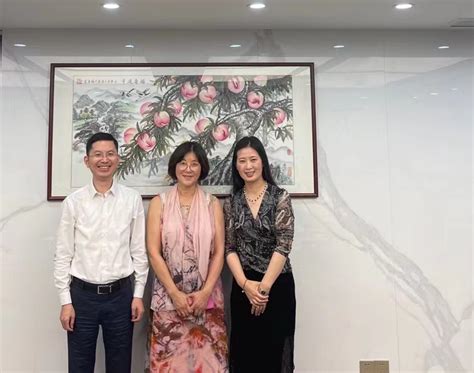 张明星会见斯洛文尼亚华人艺术家王慧琴