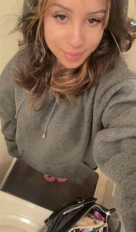Heres A Funny Little Selfie I Found From College Break No Thoughts😂