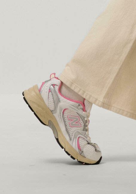 Witte New Balance Lage Sneakers Mr530 D Omoda
