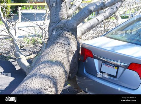 Car Parked On Side Of The Road Hi Res Stock Photography And Images Alamy