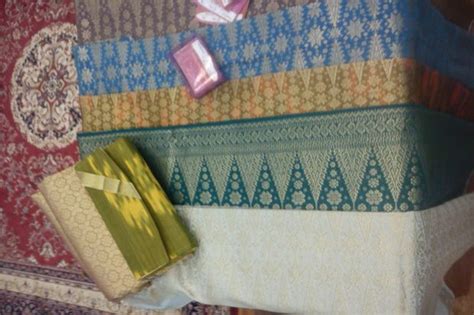 Sukses Kembangkan Kain Songket Sambas