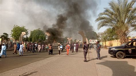 Protesters Seeking Ado Bayeros Return Troop To Kano Streets Daily Trust